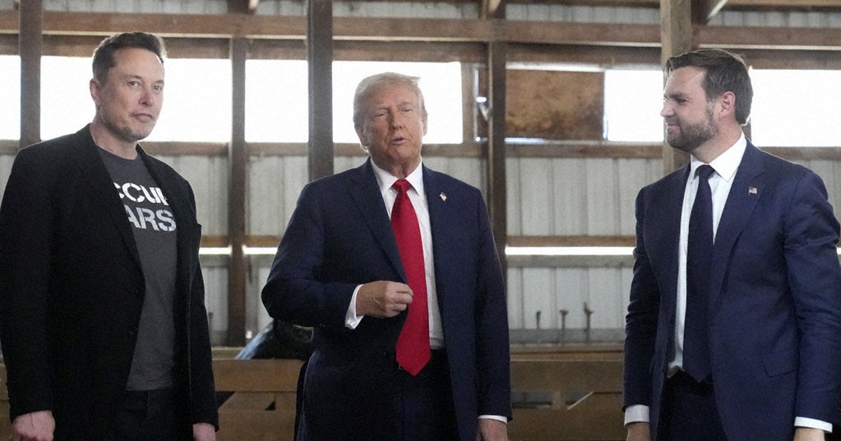 Elon Musk makes first appearance at Trump rally casting US election in ...