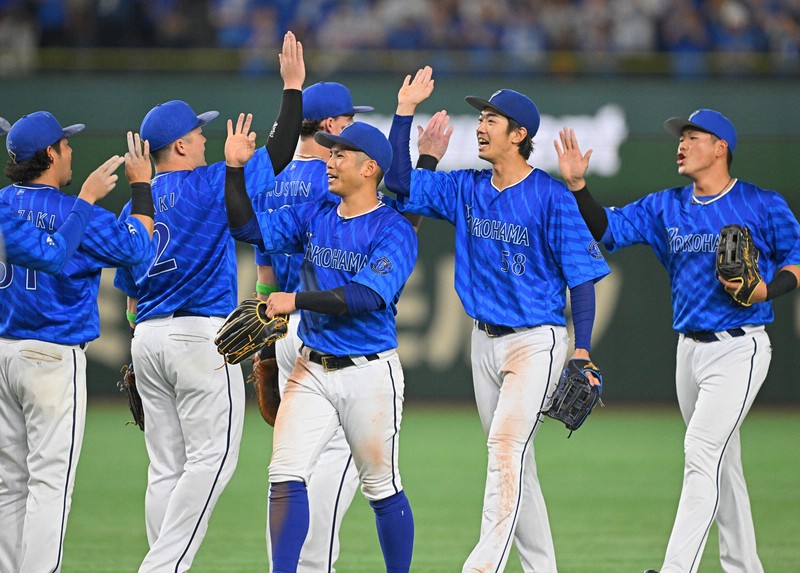 セ・リーグCSファイナルステージ第1戦 巨人－DeNA [写真特集2/21] | 毎日新聞