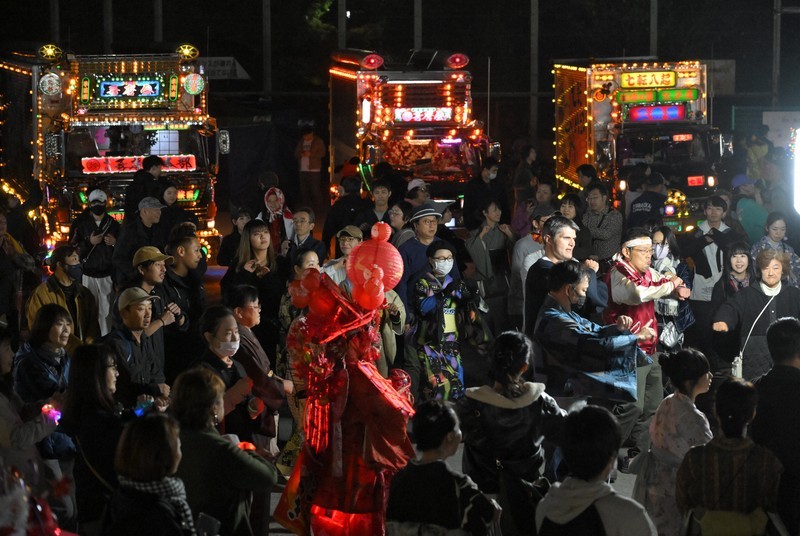 In Photos: Colorful 'dekotora' trucks light up Tokyo Bon dance festival ...