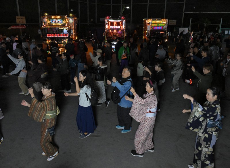 In Photos: Colorful 'dekotora' trucks light up Tokyo Bon dance festival ...