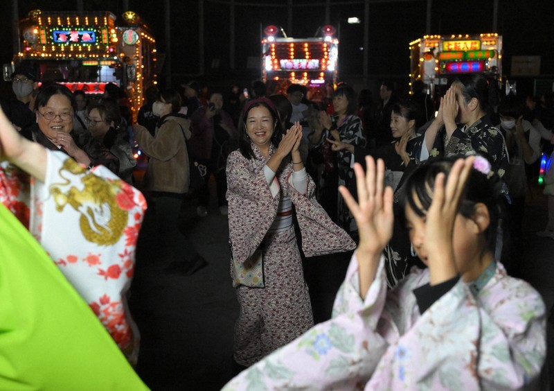 In Photos: Colorful 'dekotora' trucks light up Tokyo Bon dance festival ...