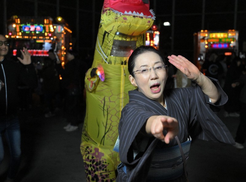 In Photos: Colorful 'dekotora' trucks light up Tokyo Bon dance festival ...
