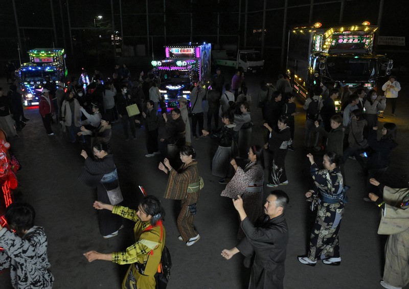 In Photos: Colorful 'dekotora' trucks light up Tokyo Bon dance festival ...