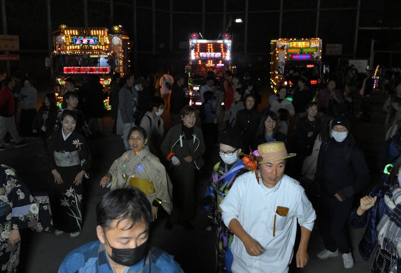 In Photos: Colorful 'dekotora' trucks light up Tokyo Bon dance festival ...