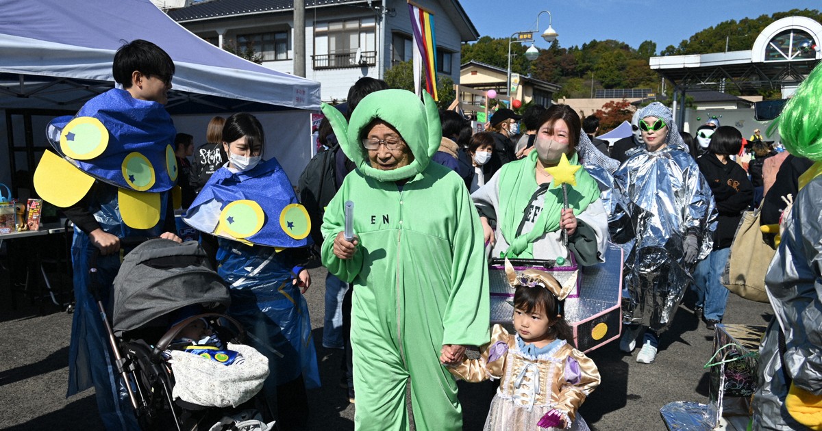 Easy Japanese news in translation: 'Aliens' parade in 'hometown of UFOs ...
