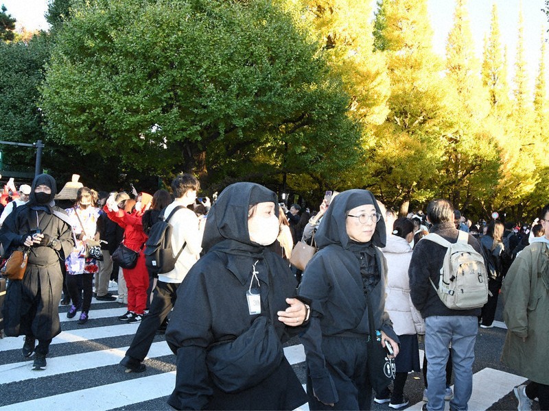 In Photos: 100 'ninjas' drop in on central Tokyo - The Mainichi