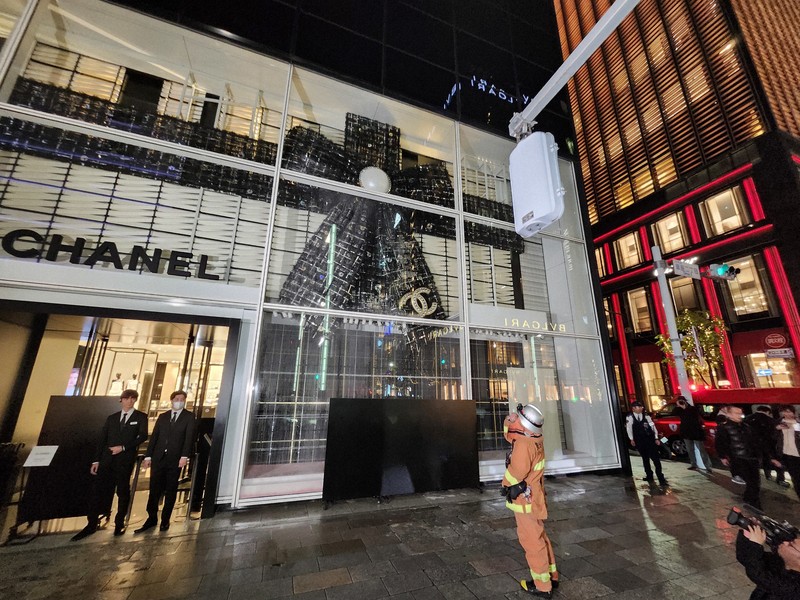 Fire breaks out when illumination turned on at Tokyo Chanel store - The ...