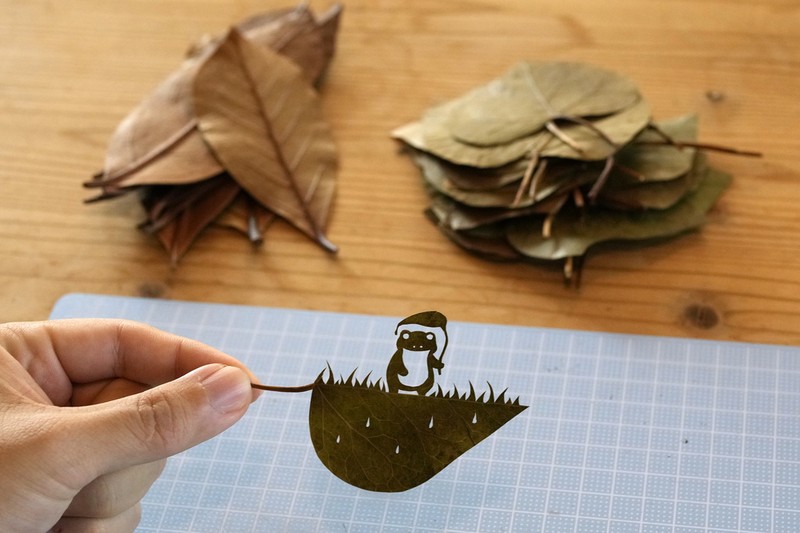 In Photos: Intricate Japan leaf-cutting art ranges from animal scenes ...