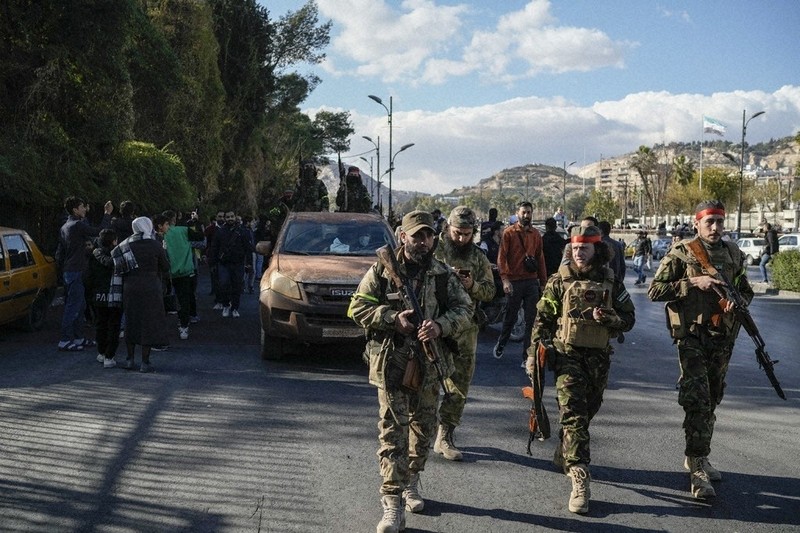One week into a new Syria, rebels aim for normalcy and Syrians vow not ...