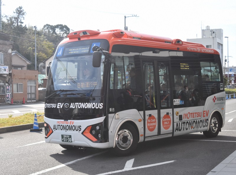 1st 'Level 4' autonomous route bus in Japan hits the road in Matsuyama ...