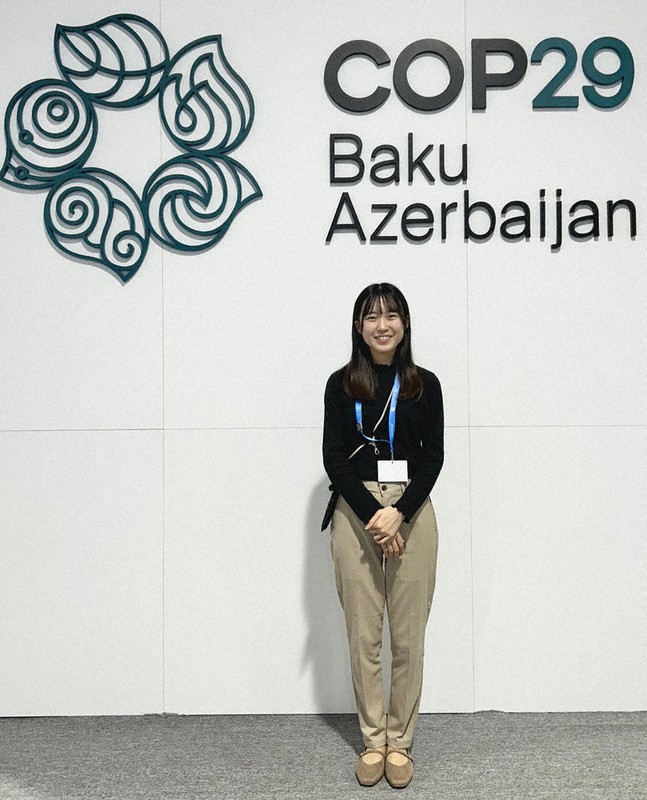 ともに・共生社会へ：温暖化防止、国境超え協力可能 COP29現地で参加、環境NGOメンバー 和田優希さん | 毎日新聞