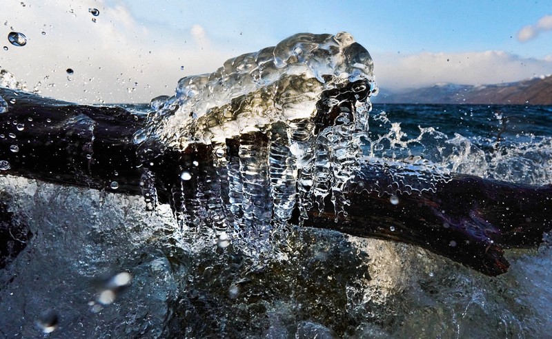 'Splash ice' emerges on driftwood at Lake Shikotsu in Hokkaido - The ...
