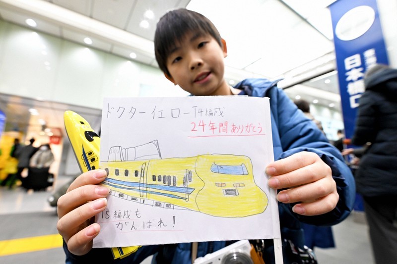 In Photos: Japan's 'Doctor Yellow' T4 track-testing shinkansen retires ...