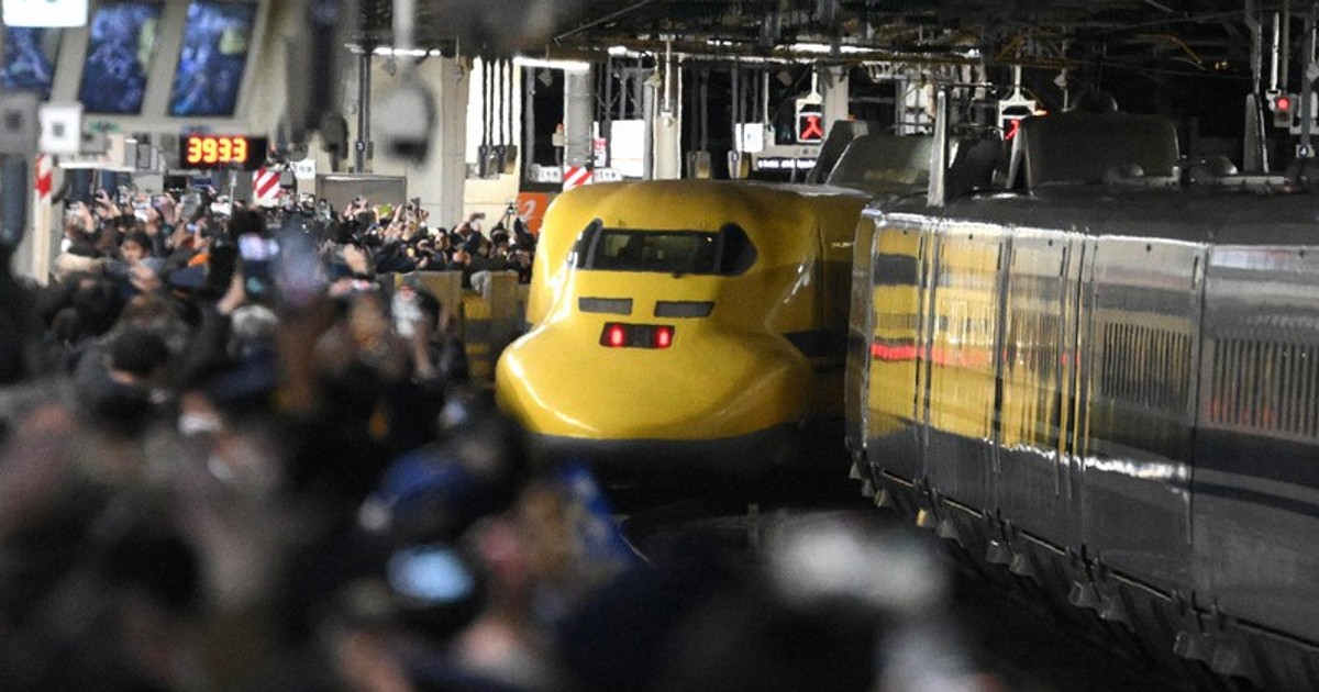 In Photos: Japan's 'Doctor Yellow' T4 track-testing shinkansen retires ...