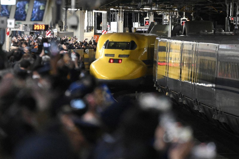In Photos: Japan's 'Doctor Yellow' T4 track-testing shinkansen retires ...