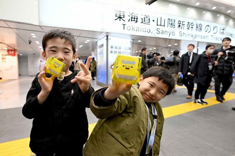 In Photos: Japan's 'Doctor Yellow' T4 track-testing shinkansen retires ...