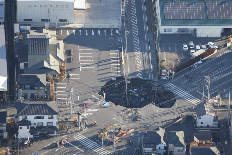埼玉・八潮で道路陥没 [写真特集2/13] | 毎日新聞