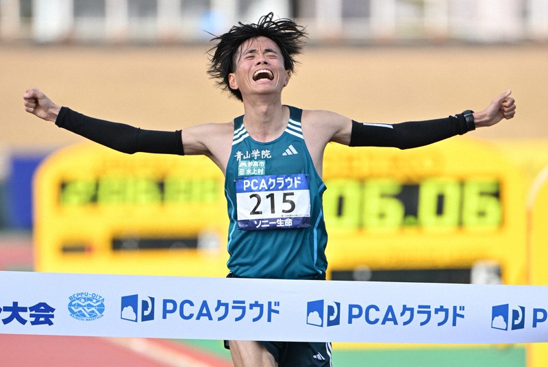 Easy Japanese news in translation: Student runner breaks domestic ...