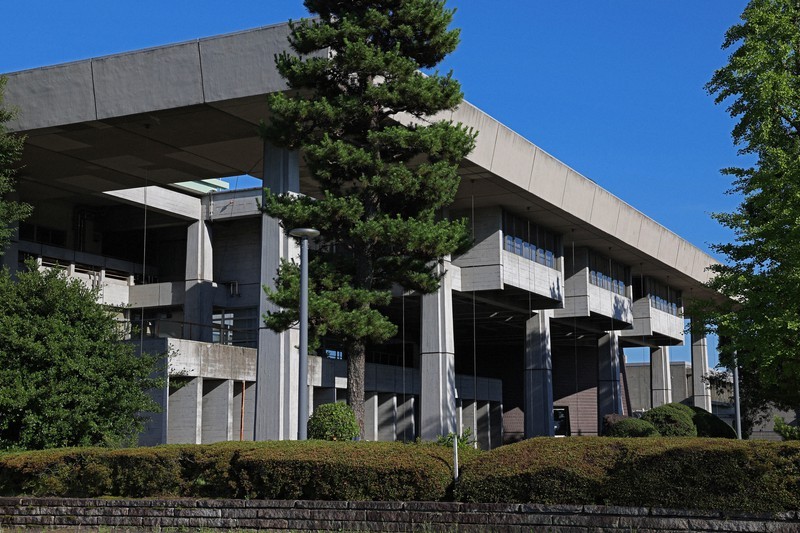 Retro Japan in Photos: Massive elements of Inazawa City Hall in Aichi ...