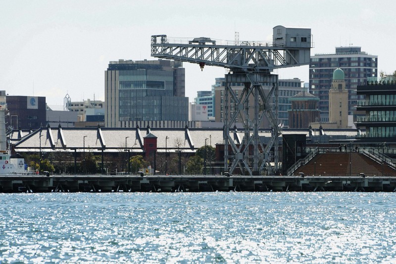 Retro Japan in Photos: Hammerhead Crane looms over Port of Yokohama ...