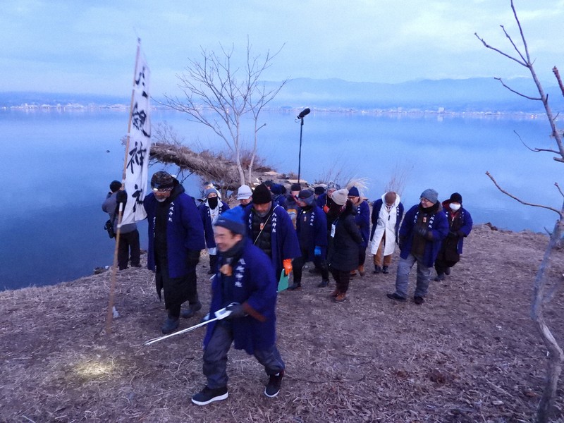 Global warming blamed for 7-year absence of 'gods' path' winter ice ...