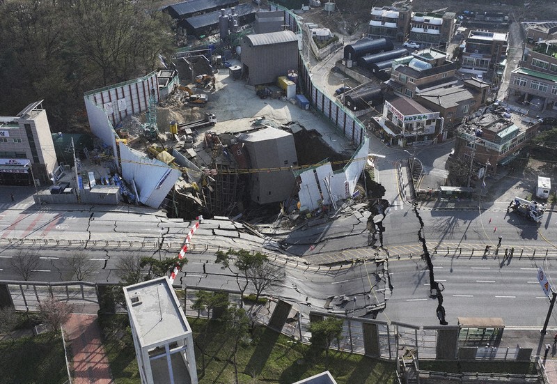 Worker rescued from collapsed subway construction site in South Korea ...