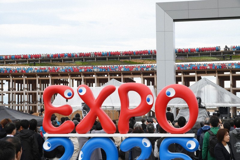 大阪・関西万博開幕 リングで1万人が第九を大合唱 [写真特集1/9] | 毎日新聞