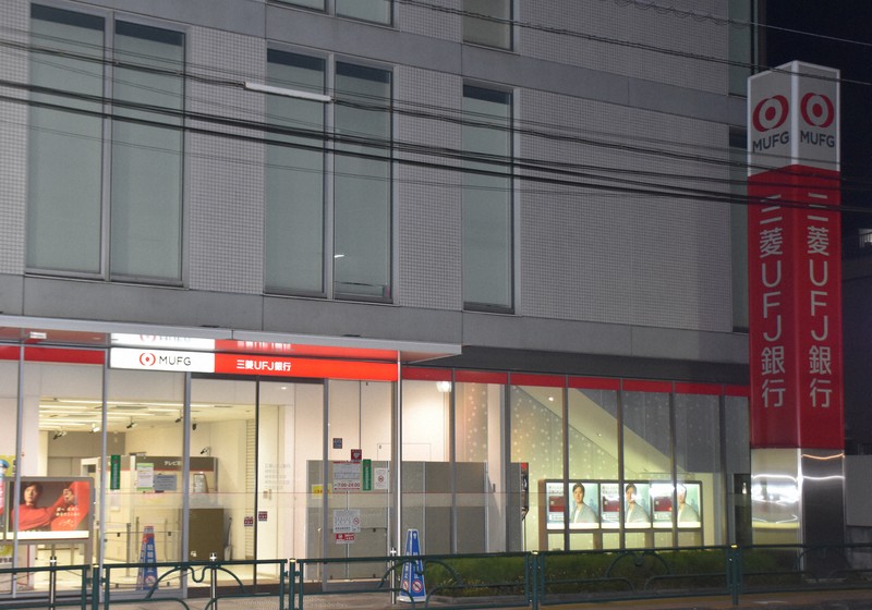 信頼できる行員、元夫が語った被告の「裏の顔」 貸金庫窃盗 | 毎日新聞