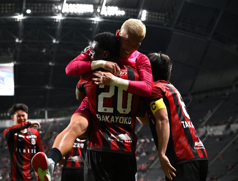 北海道コンサドーレ札幌が藤枝MYFCに逆転勝ち サッカーJ2 [写真特集1/19] | 毎日新聞