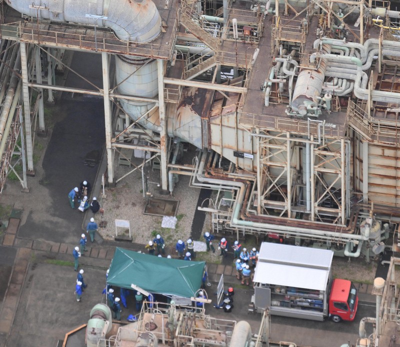 ENEOS堺製油所でガス漏れ 2人意識なし [写真特集1/11] | 毎日新聞