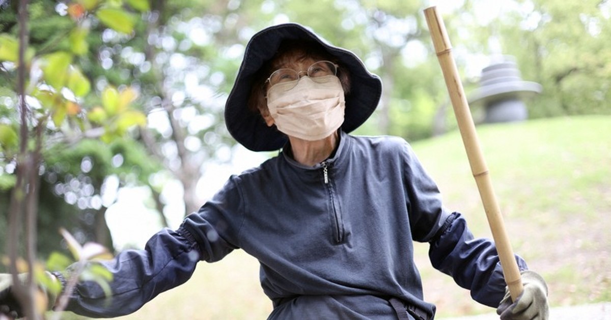 In Photos: Hiroshima woman keeps cleaning up area around memorial for A ...