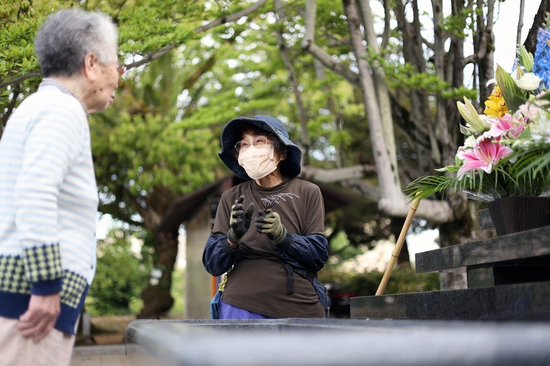In Photos: Hiroshima woman keeps cleaning up area around memorial for A ...