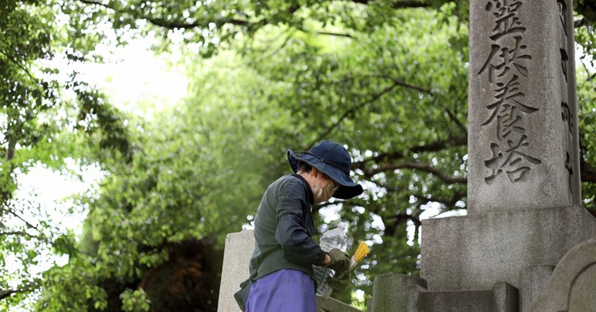 In Photos: Hiroshima woman keeps cleaning up area around memorial for A ...