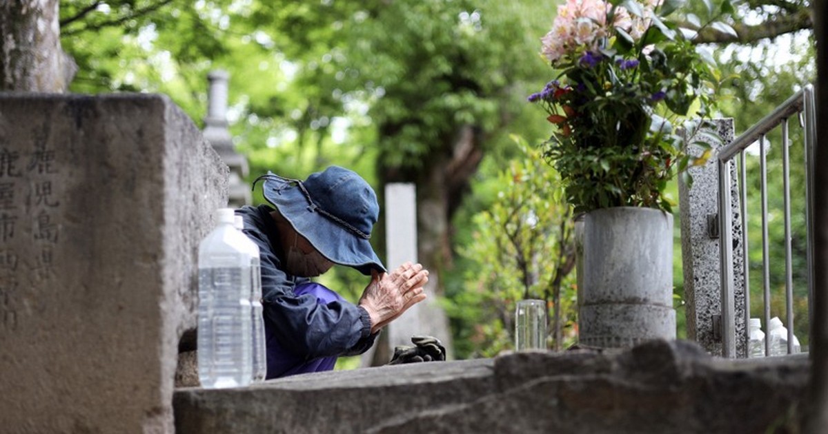 In Photos: Hiroshima woman keeps cleaning up area around memorial for A ...