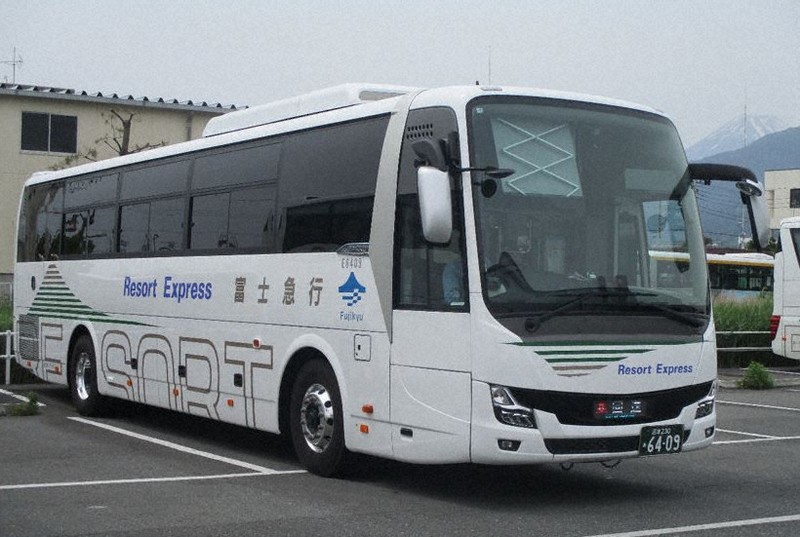 Direct bus service between Mishima, Mt. Fuji's Fujinomiya Trail to ...