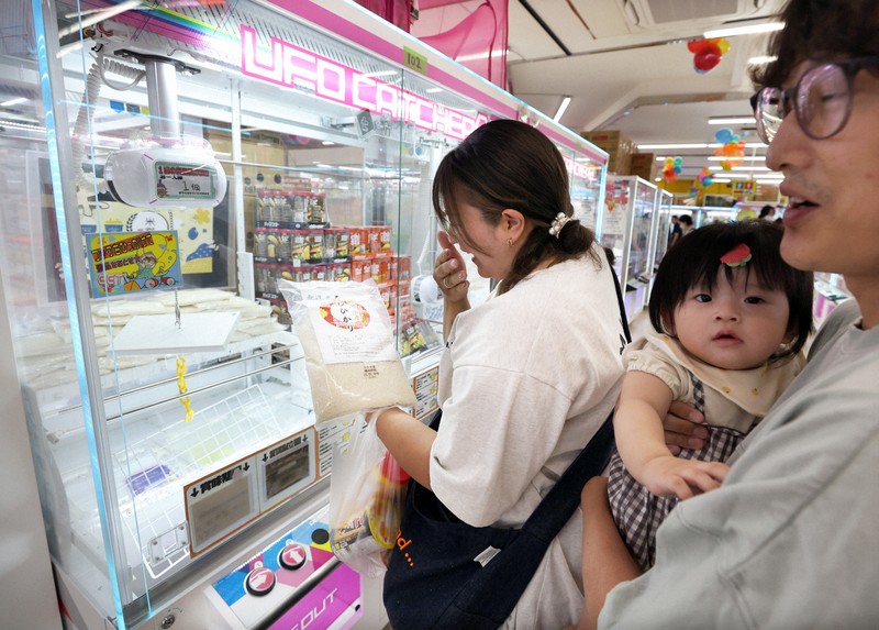 Rice, other daily goods up for grabs as new Japan crane game prizes ...