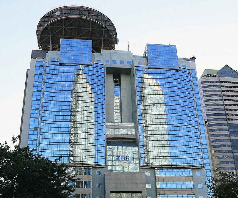 「ラヴィット！」生放送中に負傷事故 TBSが謝罪 「KEY TO LIT」岩崎が骨折、全治6週間（スポニチ） | 毎日新聞