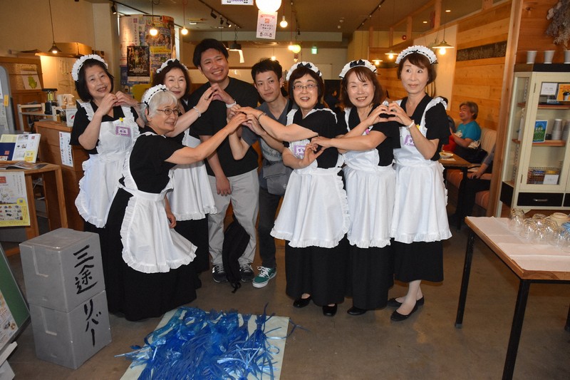 News in Easy English: Seniors welcome guests as maids at cafe in Gunma ...