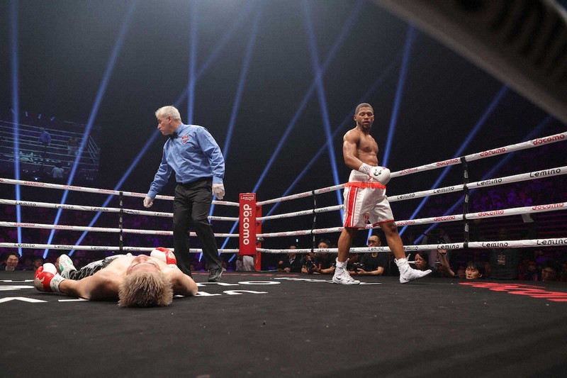 壮絶失神KO負けの佐々木尽 リングから担架で搬送されるも、意識を取り戻して病院へ（スポニチ） | 毎日新聞