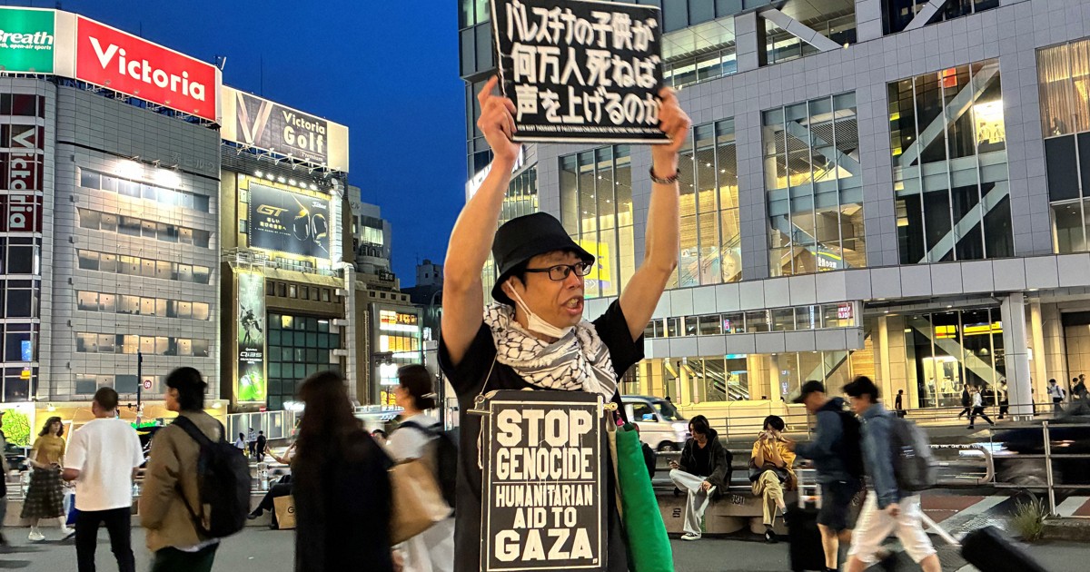 Lone Japanese activist attracts attention from foreigners through ...
