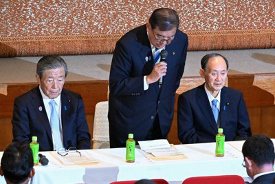 “派閥”駆使の署名集めで首相退陣圧力　「みっともない」との声も