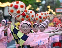 In Photos: Dancers in hats adorned with flowers perform at festival in ...