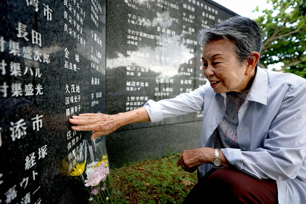 does tomoko kill herself