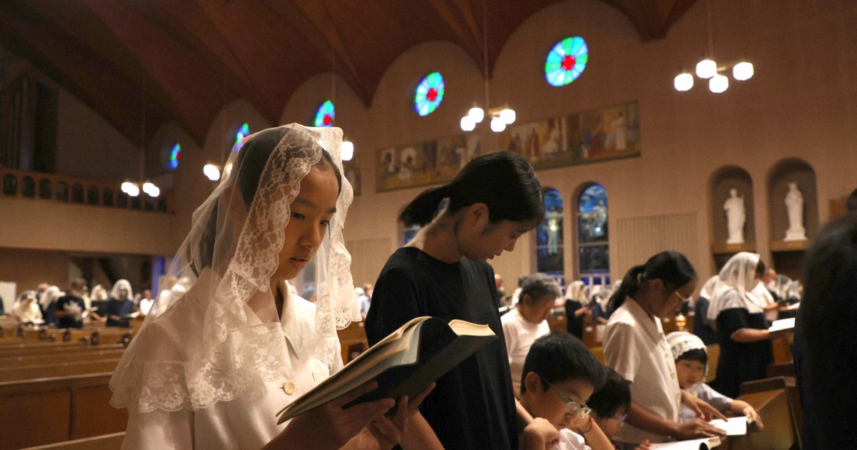 長崎・浦上天主堂で早朝ミサ 「力ではない、愛に基づく平和を」 | 毎日新聞