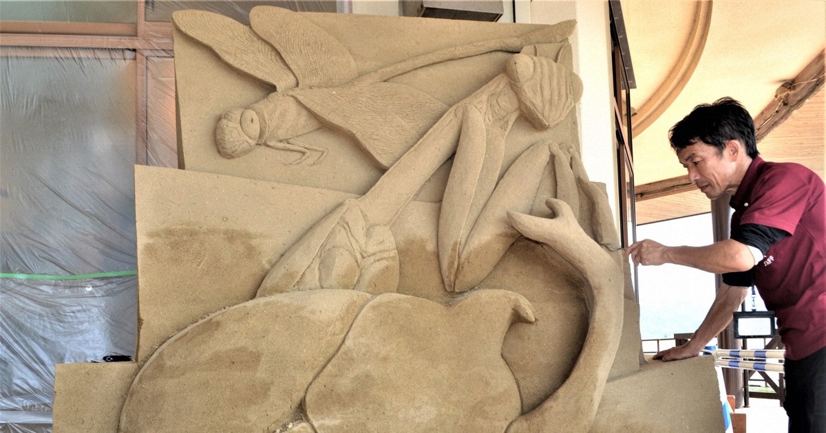 Easy Japanese news in translation: Insect sand sculpture on display at ...