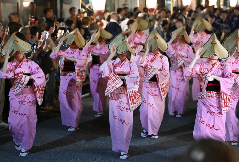 In Photos: Dancers gracefully perform at festival with 300 yrs of ...