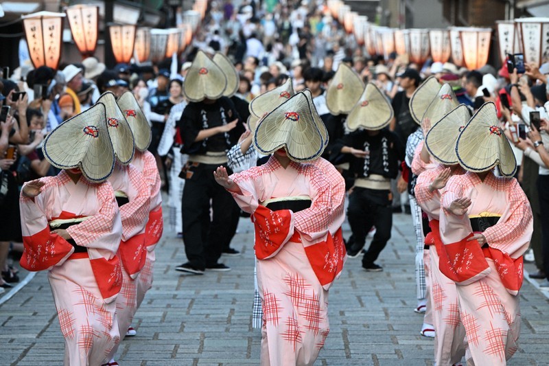 In Photos: Dancers gracefully perform at festival with 300 yrs of ...