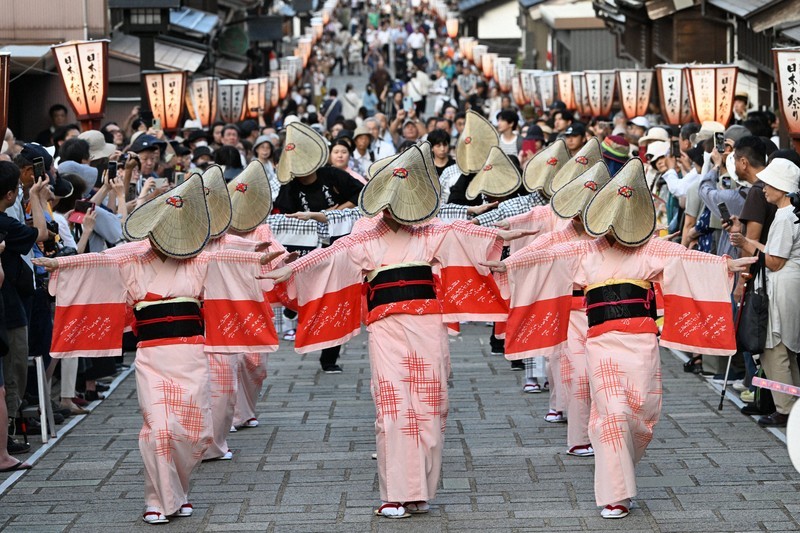 In Photos: Dancers gracefully perform at festival with 300 yrs of ...