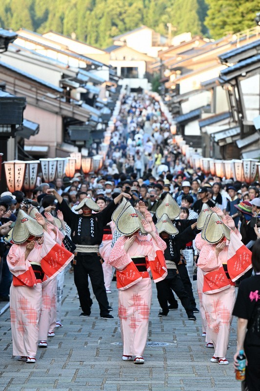 In Photos: Dancers gracefully perform at festival with 300 yrs of ...