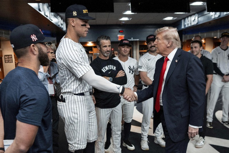 Trump draws cheers and boos while marking 9/11 by attending a New York ...